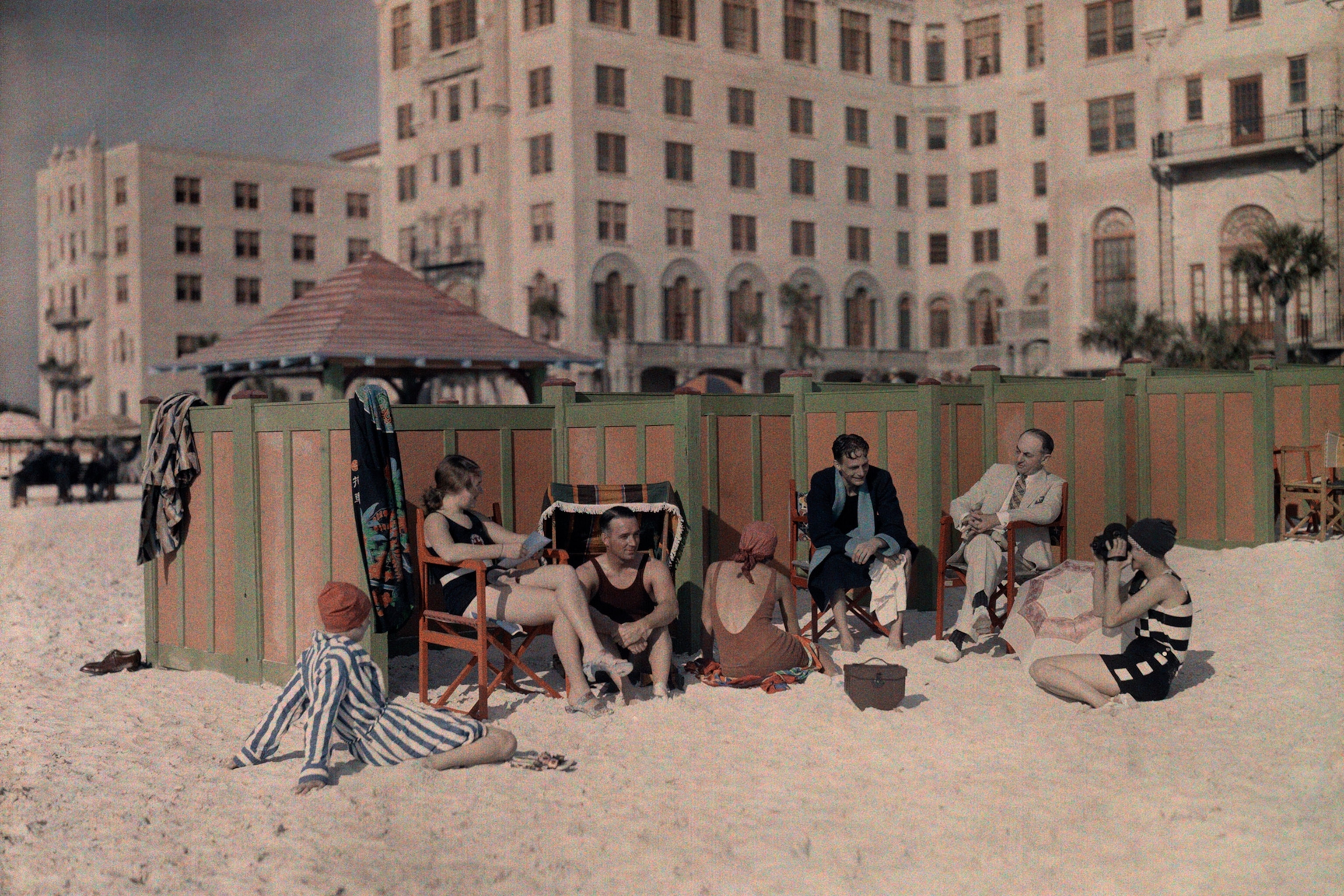 Endless Summer: Pictures of Sunbathing Through the Years