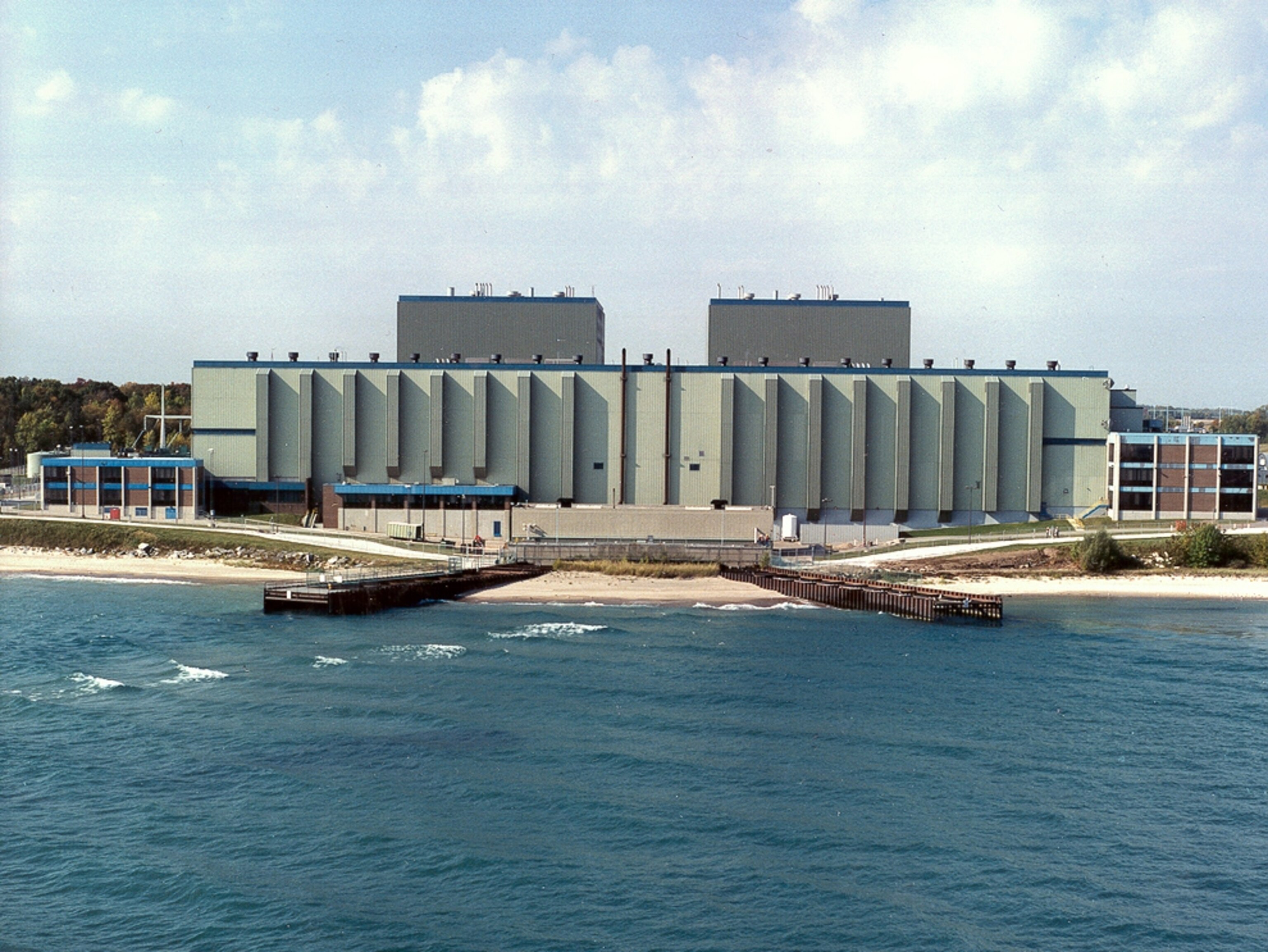 Pictures—Ten Oldest U.S. Nuclear Plants: Post-Japan Risks