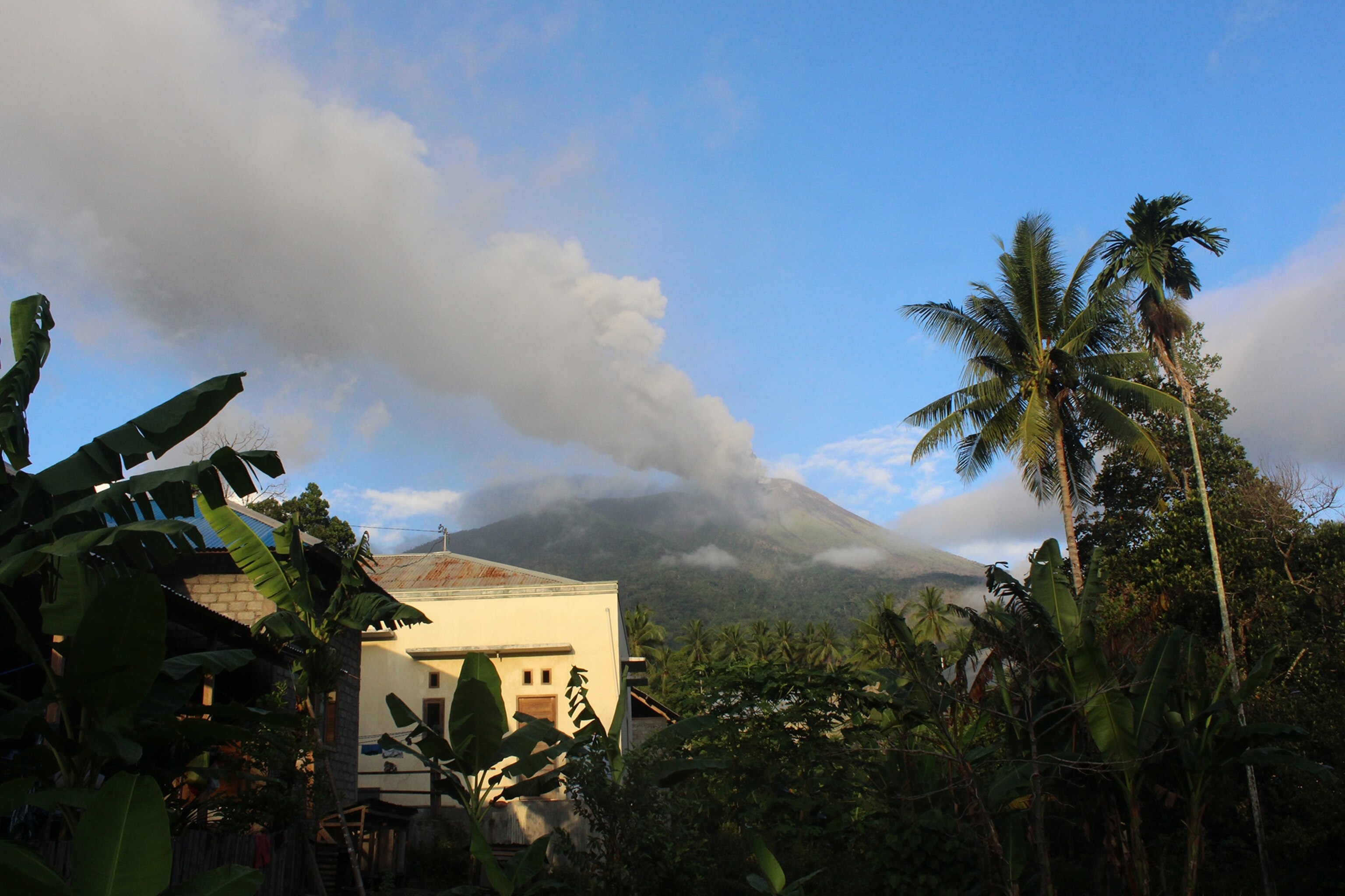 3 Indonesia Volcanoes Erupt at Same Time - Sinabung, Gamalama, Rinjani