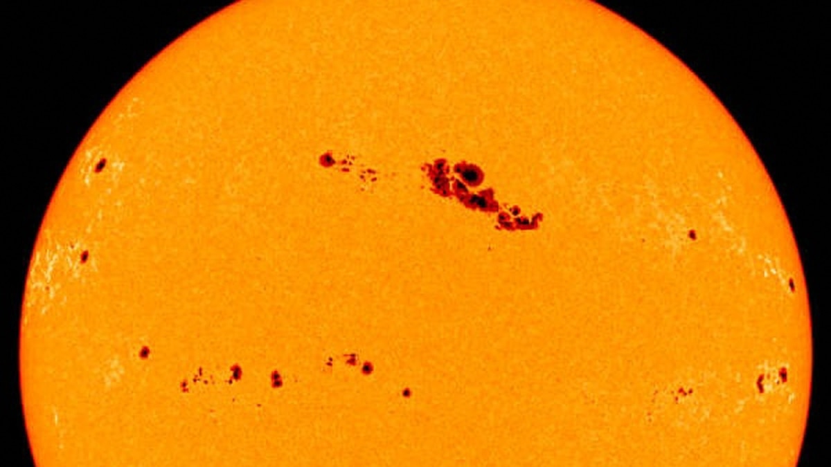 Sunspots Can Now Be Predicted Days in Advance | National Geographic