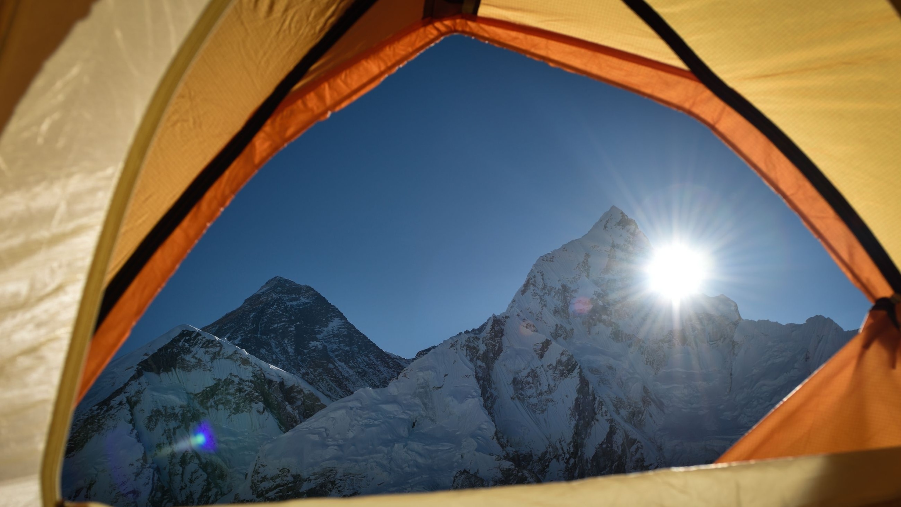 Photos of bright autumn views around the world