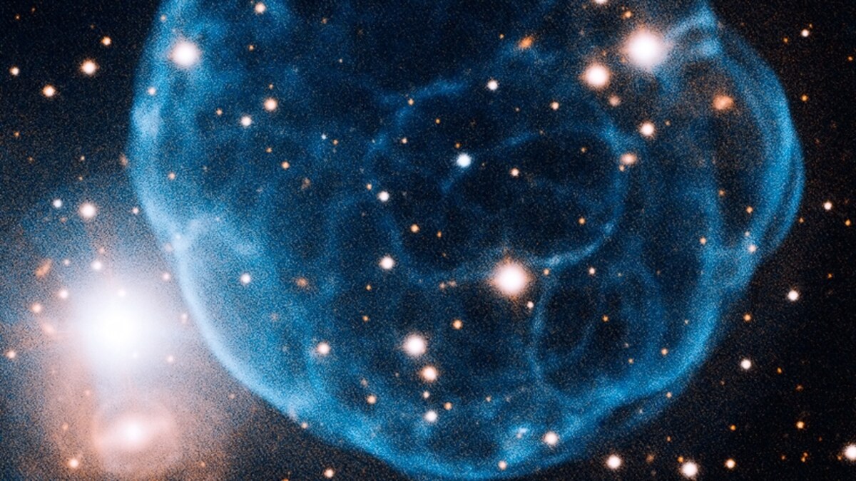 "Soccer Ball" Nebula Discovered by Amateur Astronomer | National Geographic