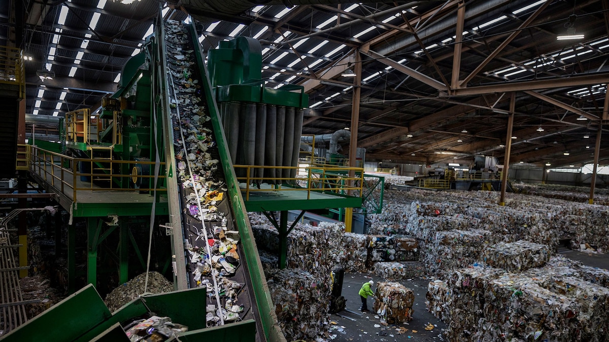 Is burning plastic waste a good idea? | National Geographic