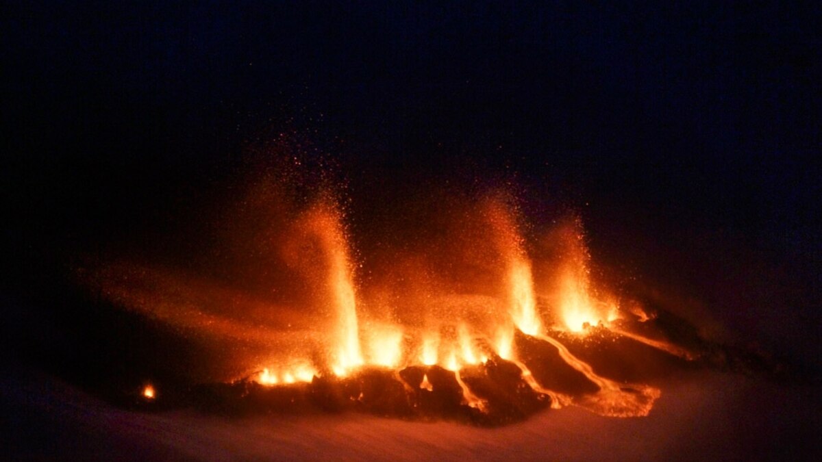Iceland Volcano Pictures: Lava Explodes From Ice Cap | National Geographic
