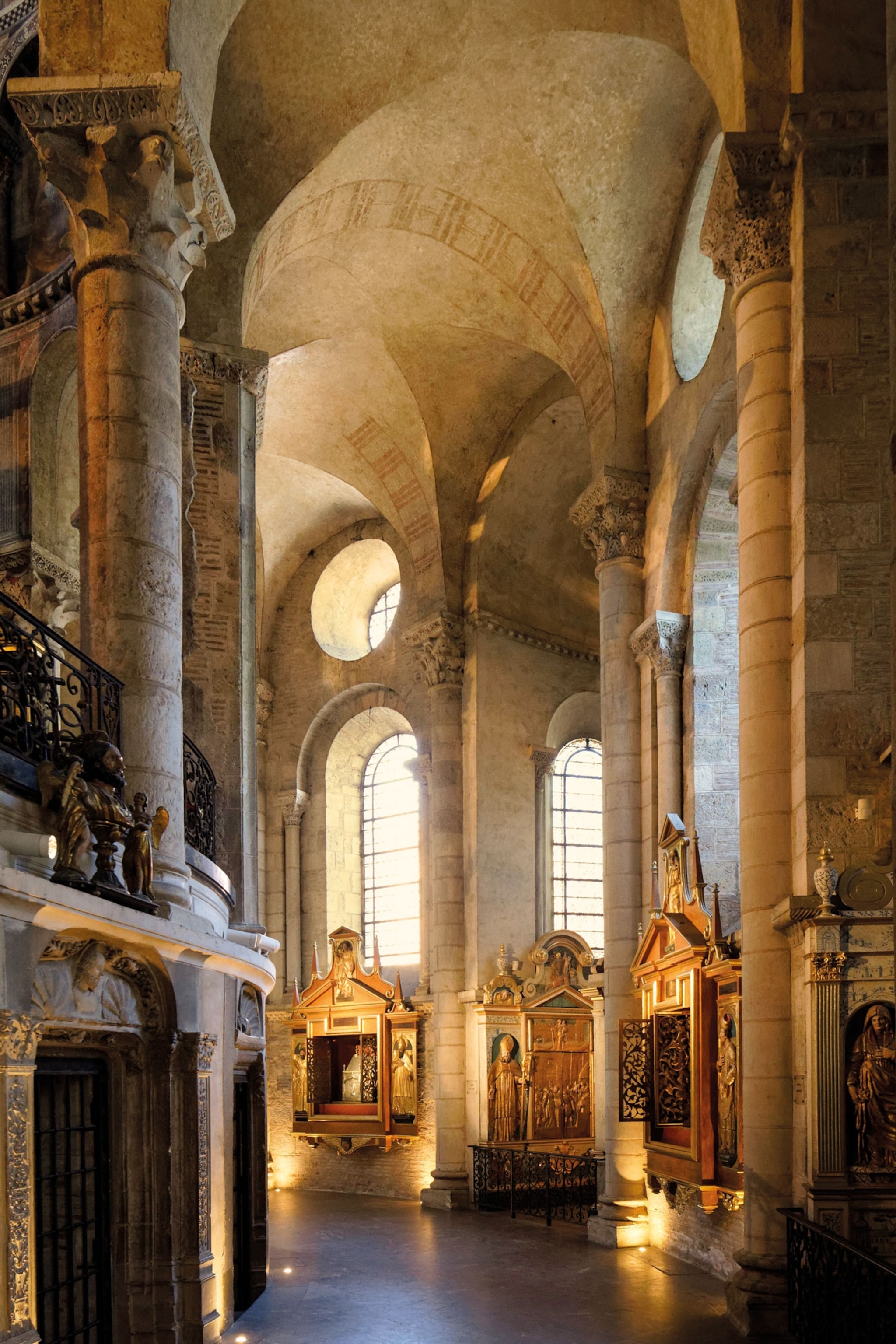 Sacred Pilgrimages and Romanesque Churches in Medieval Europe
