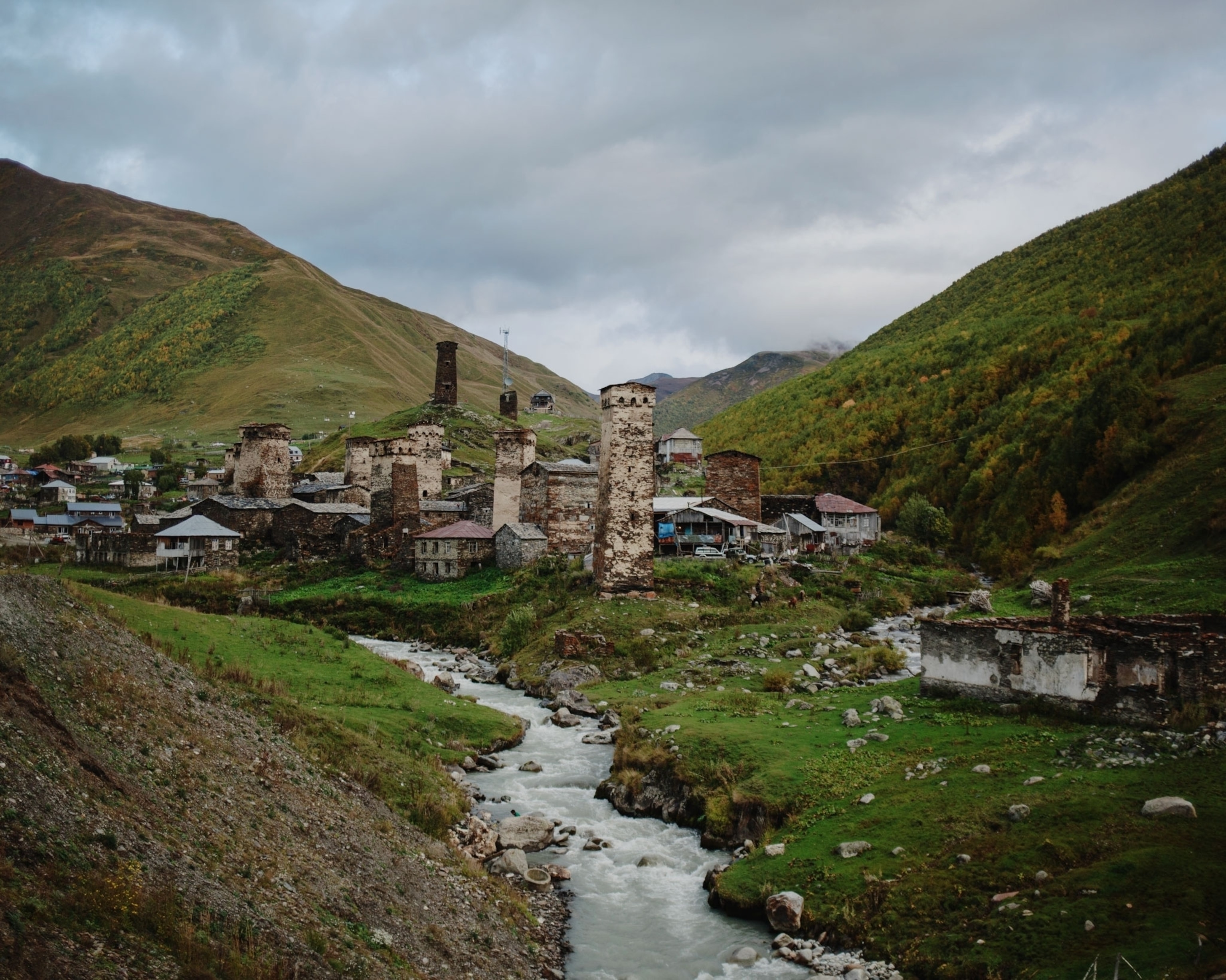 This mighty river courses through a troubled history | National Geographic