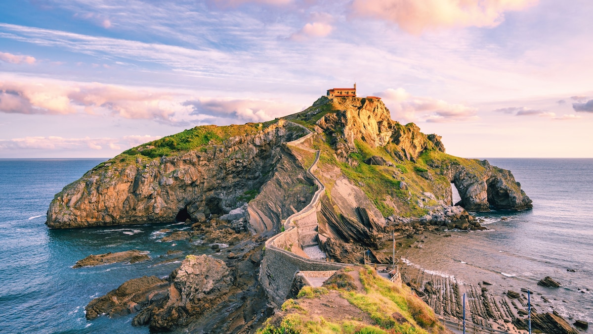 How to plan a weekend in Biscay, where mythology meets beaches in Spain ...
