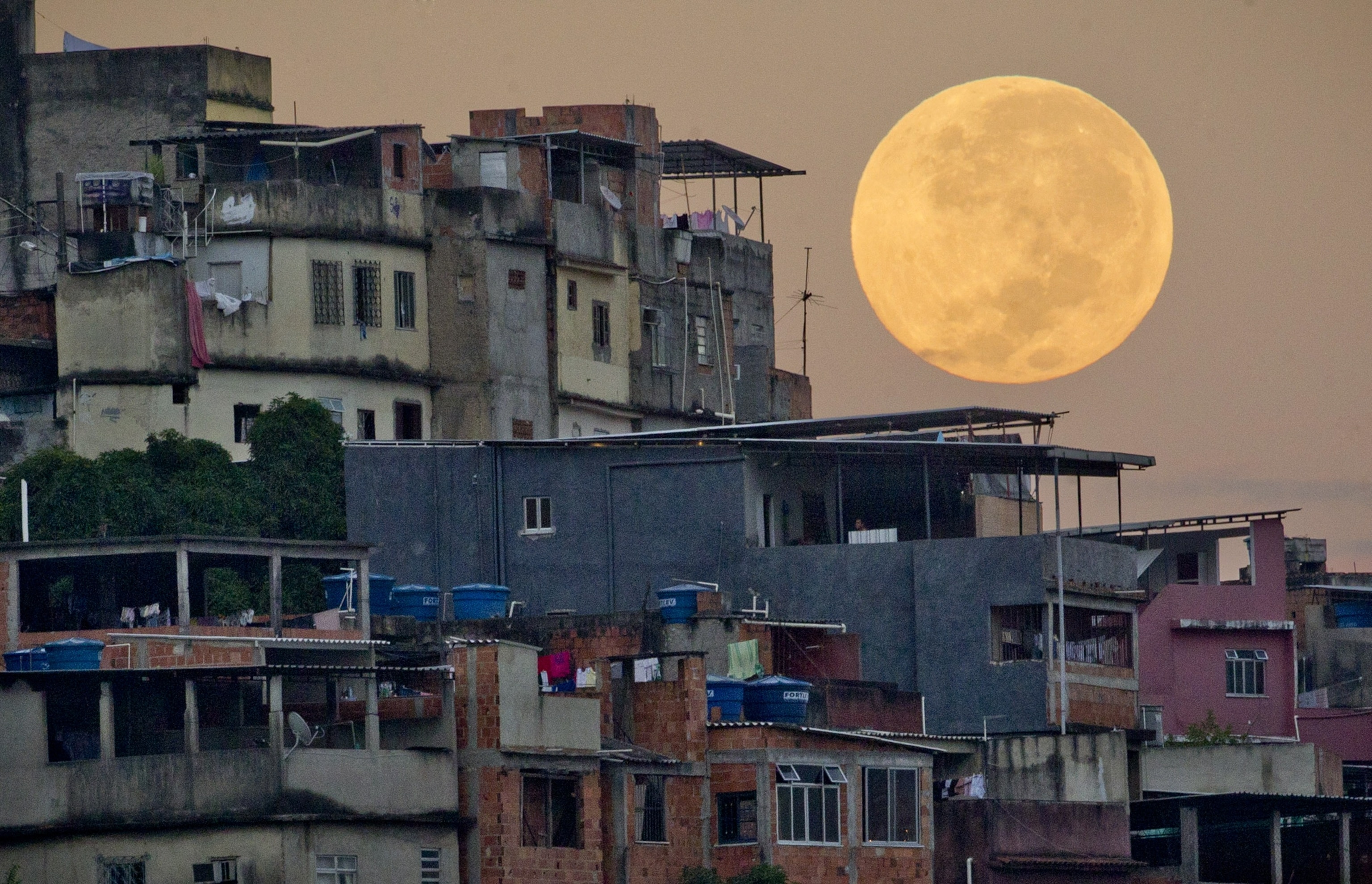 Supermoon Pictures: Best Shots of Year's Biggest Full Moon | National ...