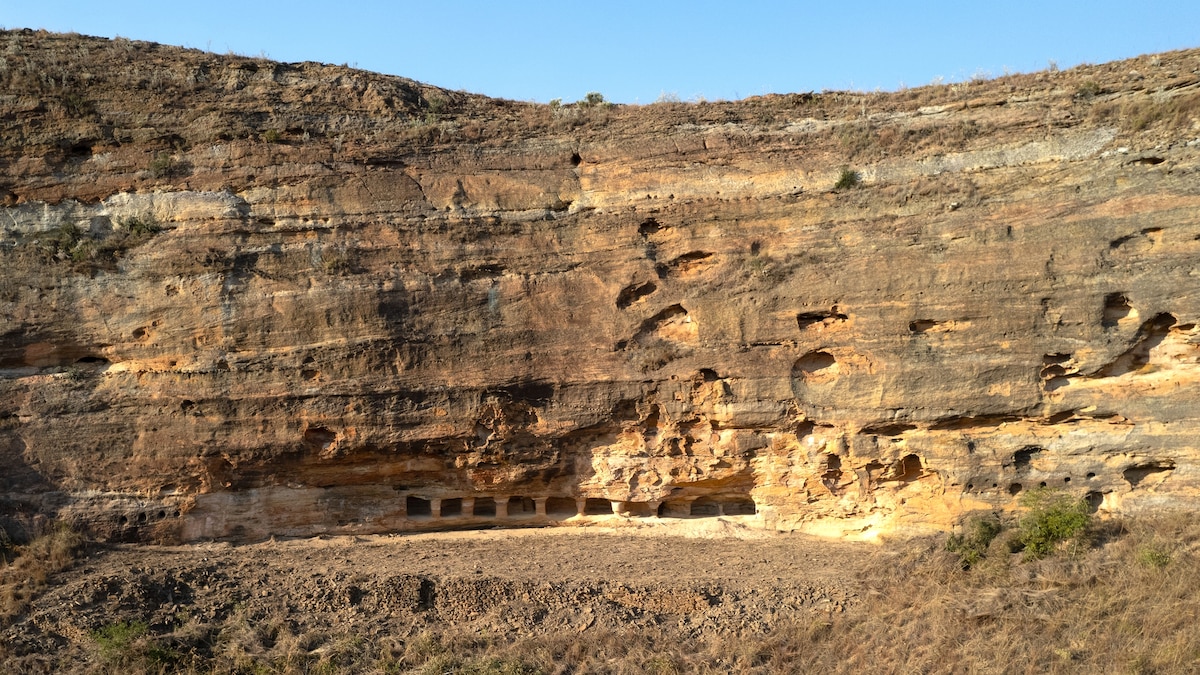 Who built this mysterious settlement in Madagascar? Scientists have a ...