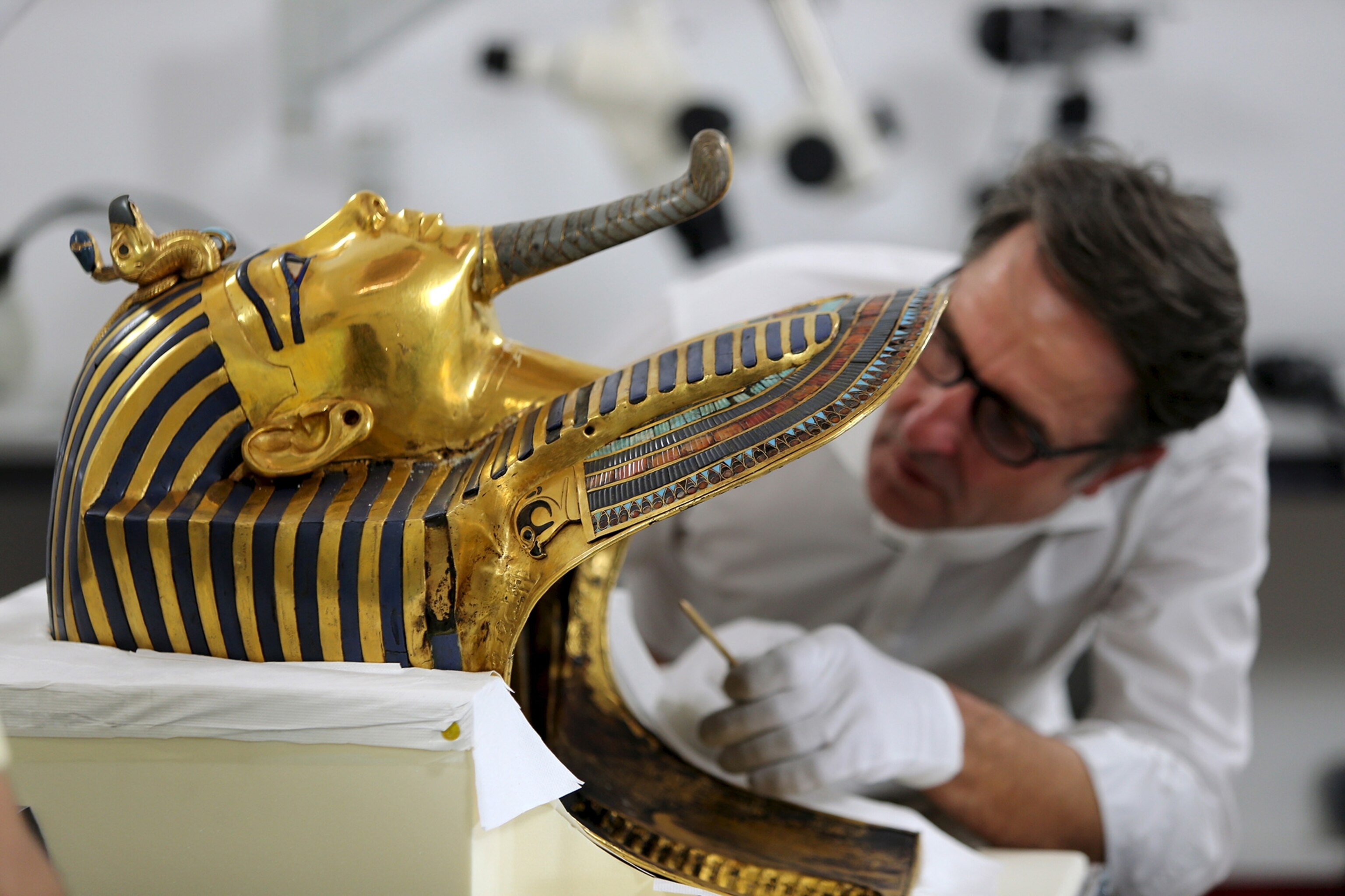 Museum Officials Accused of Mishandling King Tut’s Mask