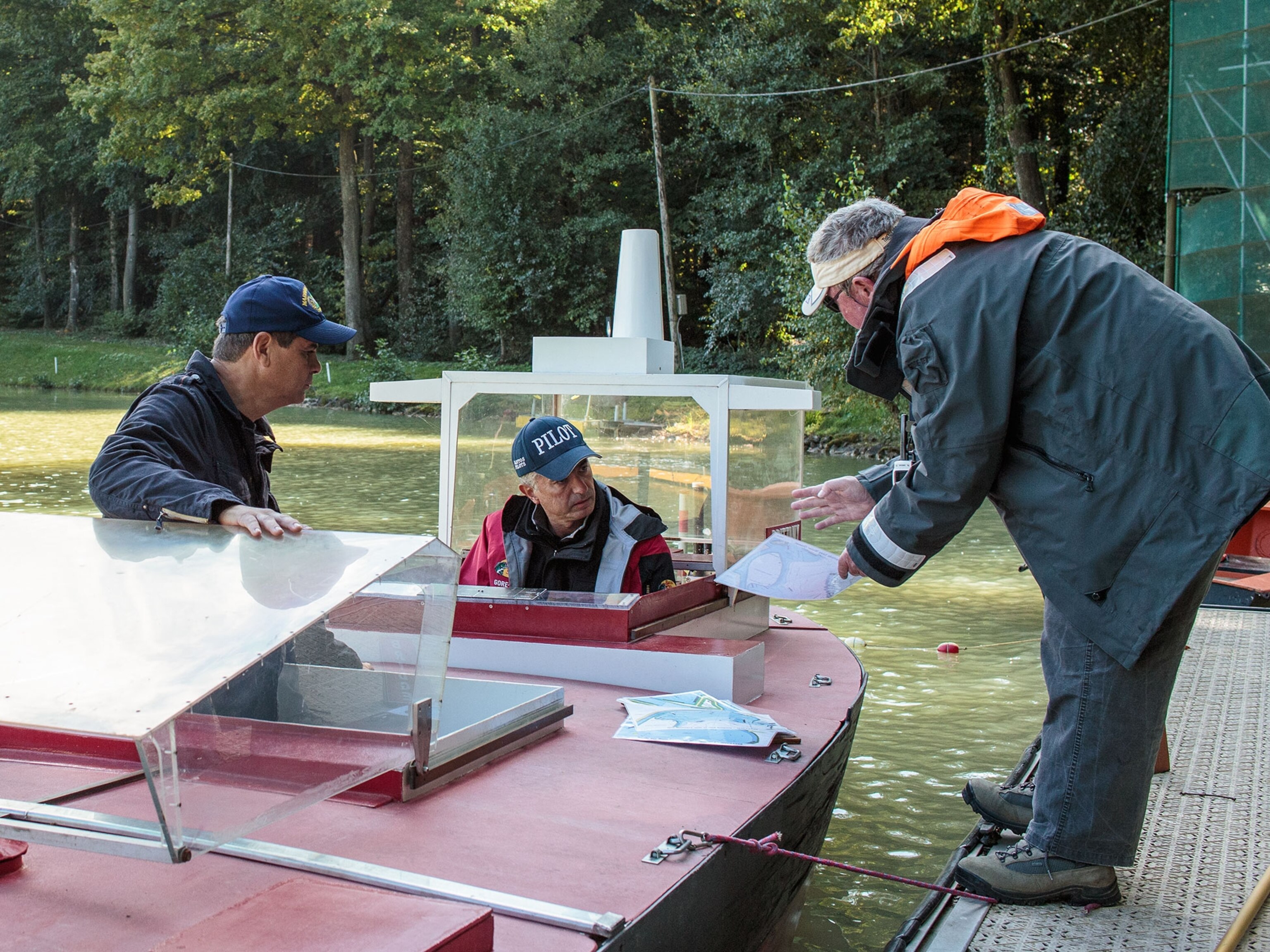 The World’s Ship Pilots Putter Around in Tiny Scale Models