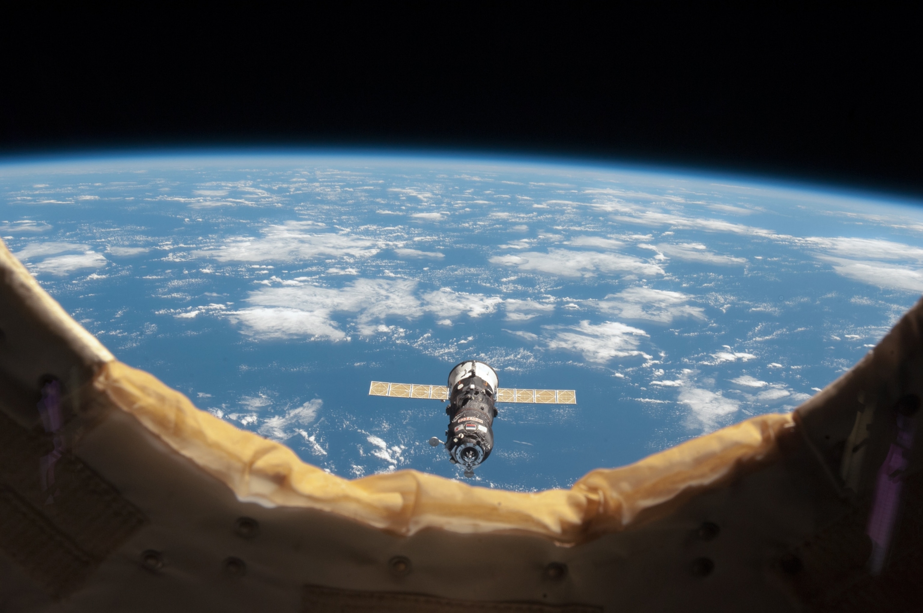 Space Pictures This Week: Space Rose, Ghostly Horses | National Geographic