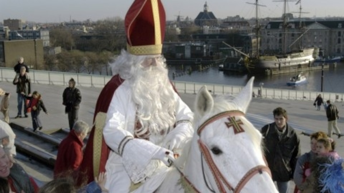 Sinterklaas and Santa Claus: An Ocean Apart