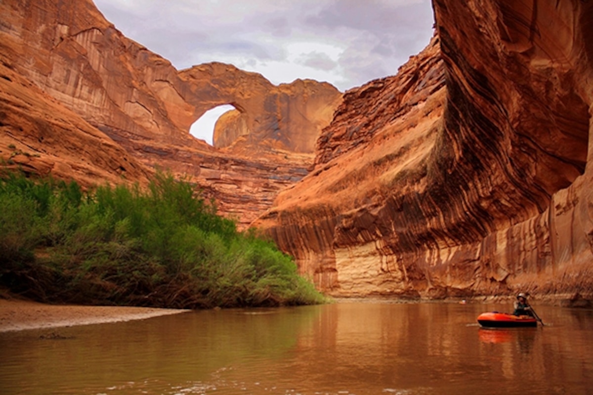 Epic Paddle Adventure Down the Escalante River in a Toy Raft
