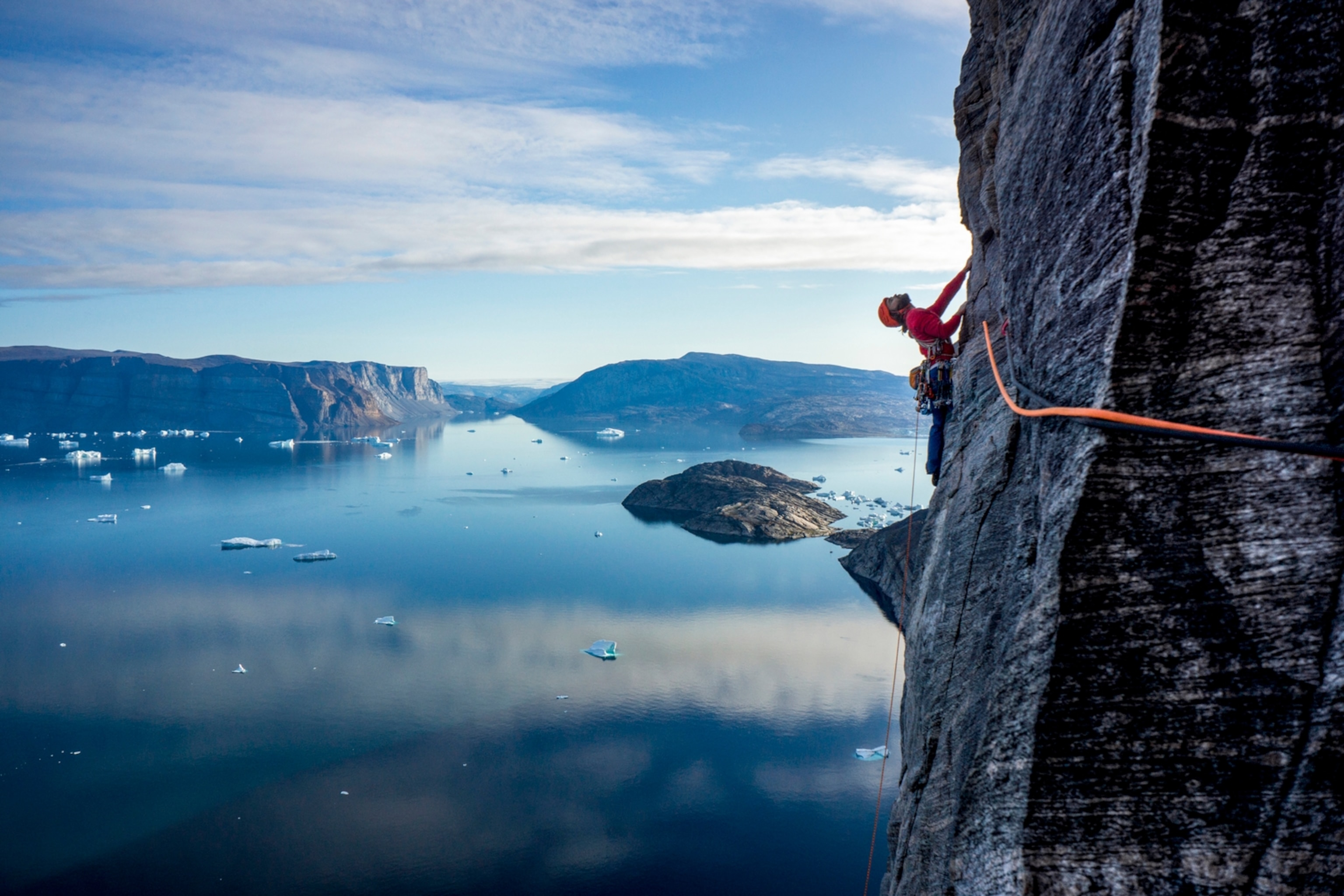 Arctic Climbers Sail and Sing Their Way Through the “Dodo’s Delight”