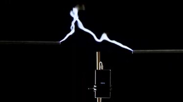 Lab Uses Lightning Bolt to Charge Smartphone