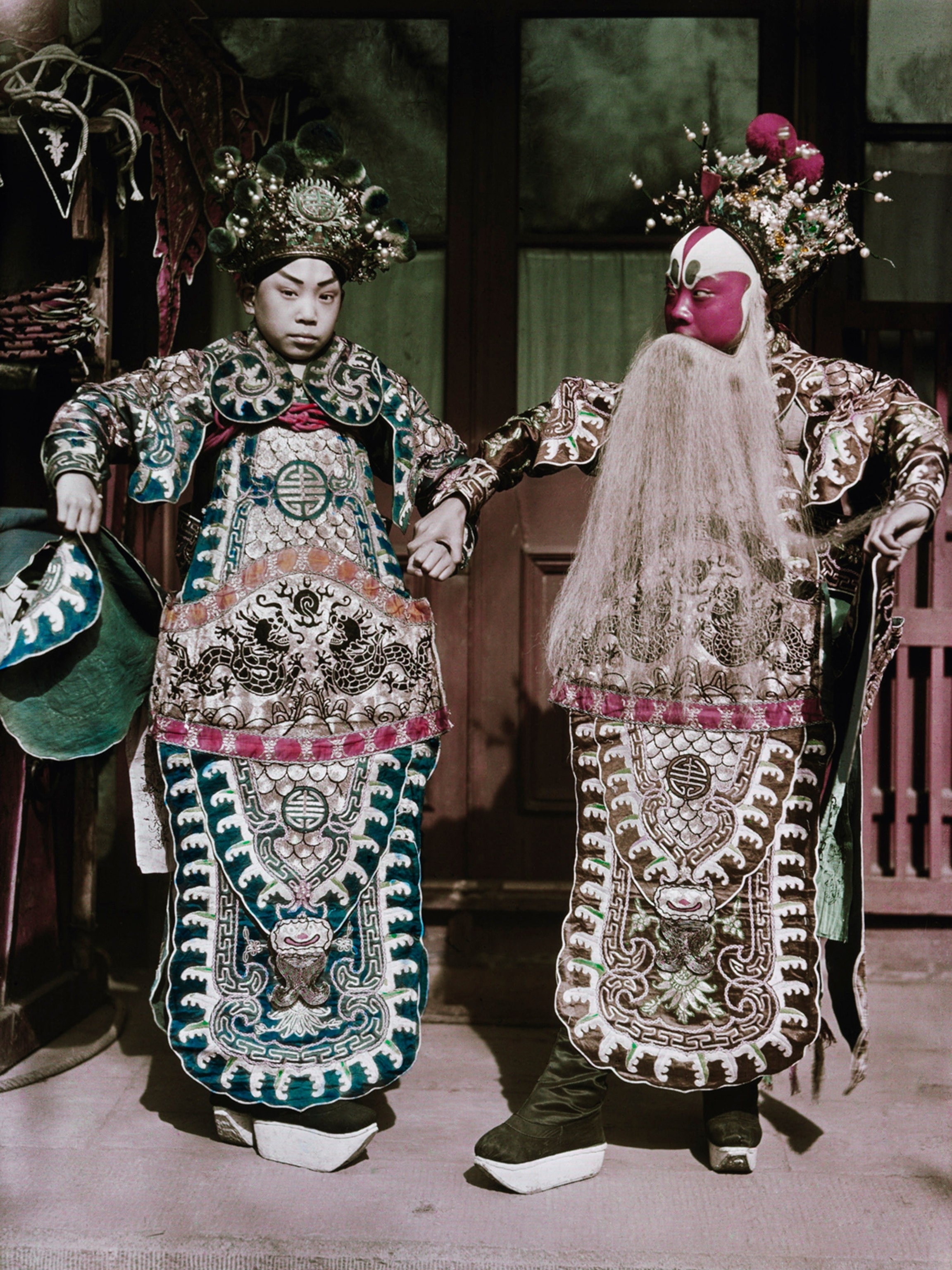 15 Pictures of Traditional Dress Around the World