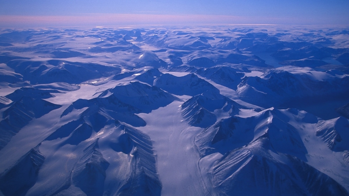 Infant, Magma-Ball Earth Glimpsed Via Newfound Rocks | National Geographic