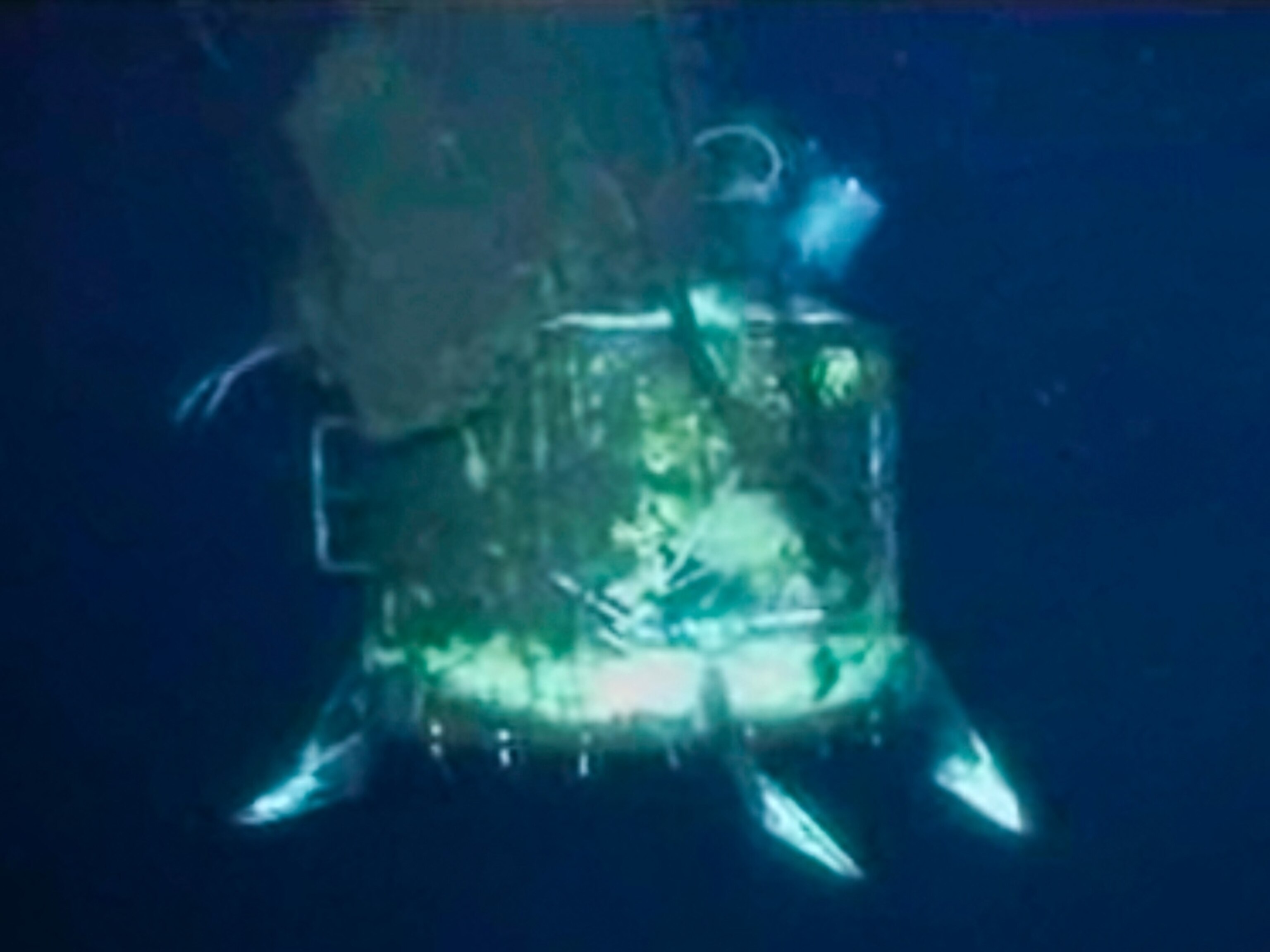 Pictures: New Cap Stops Gulf Oil Spill, BP Says