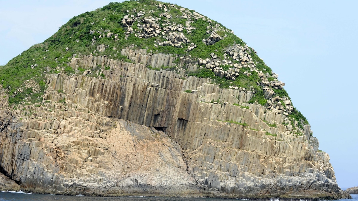 Pictures: Supervolcano With Hexagonal Rocks Found in Hong Kong ...