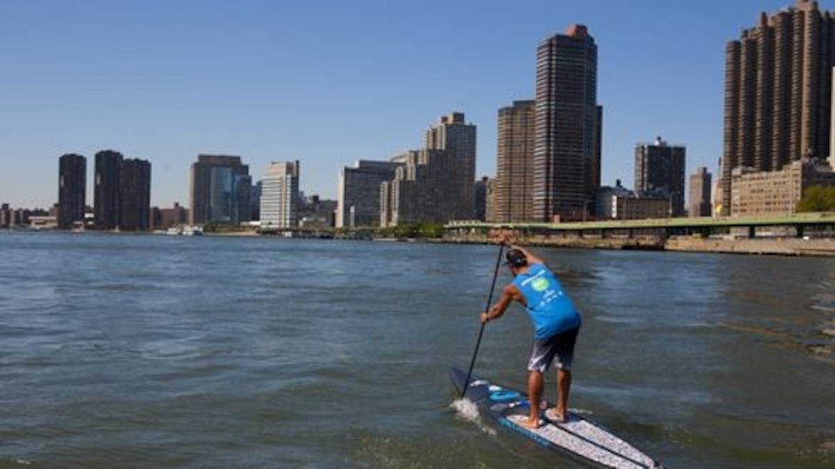 As Stand-Up Paddleboarders Race Around New York City, a Sport Takes Off ...