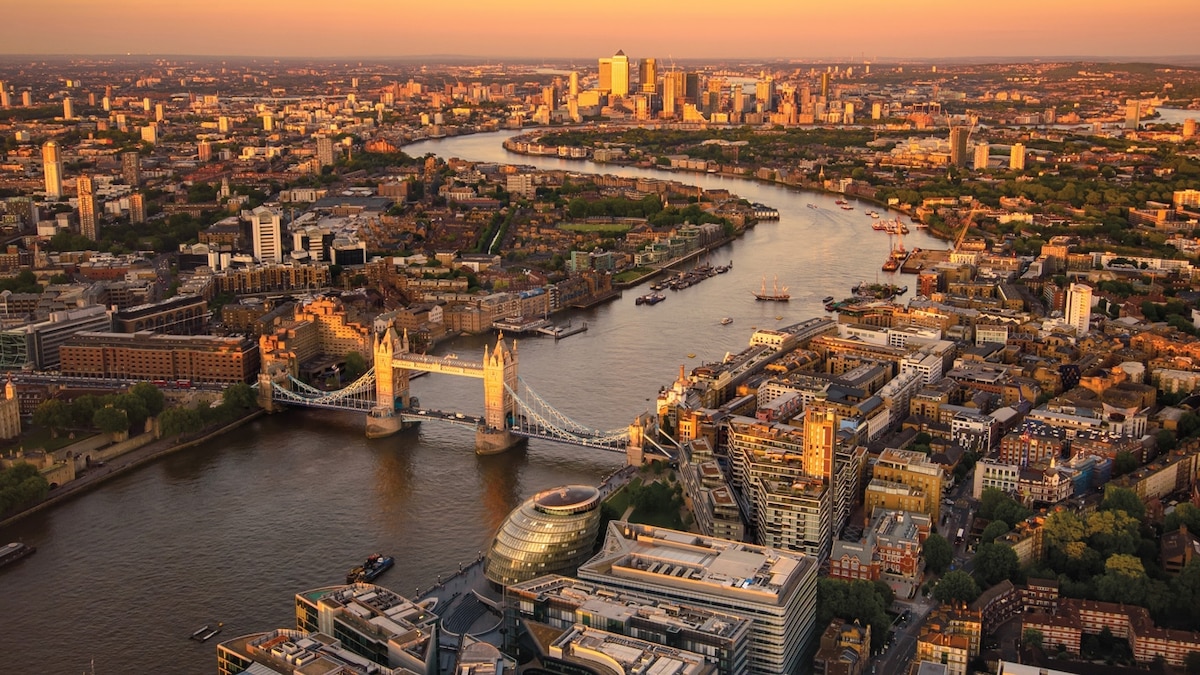 The mystery of London's elusive Roman amphitheater | National Geographic