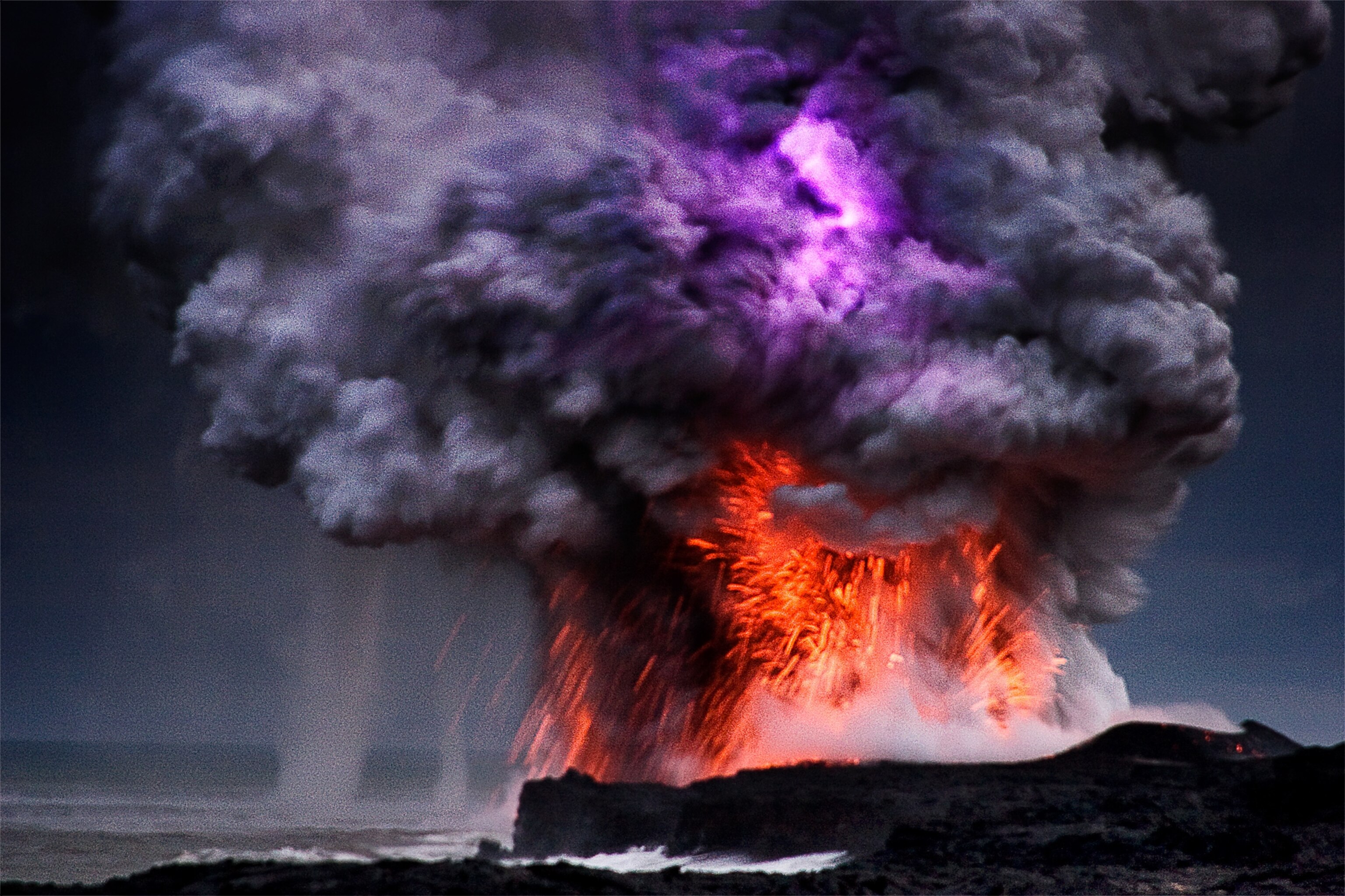 Pictures: Volcano Lightning, Illuminated