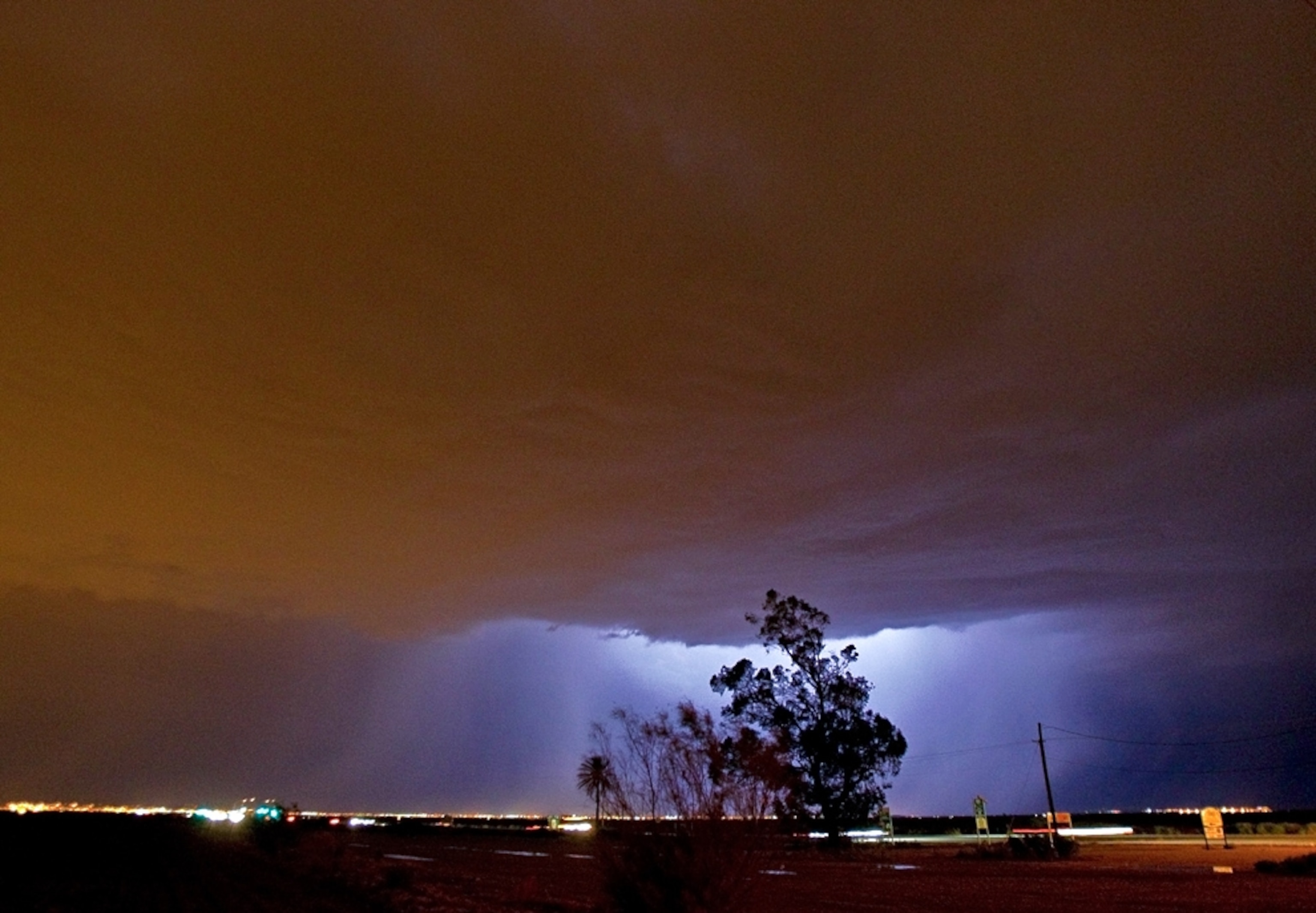 Pictures: Huge Dust Storm Swallows Phoenix | National Geographic