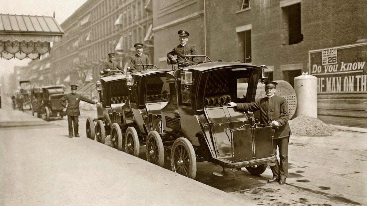The forgotten history of New York’s first electric taxi fleet—in the ...