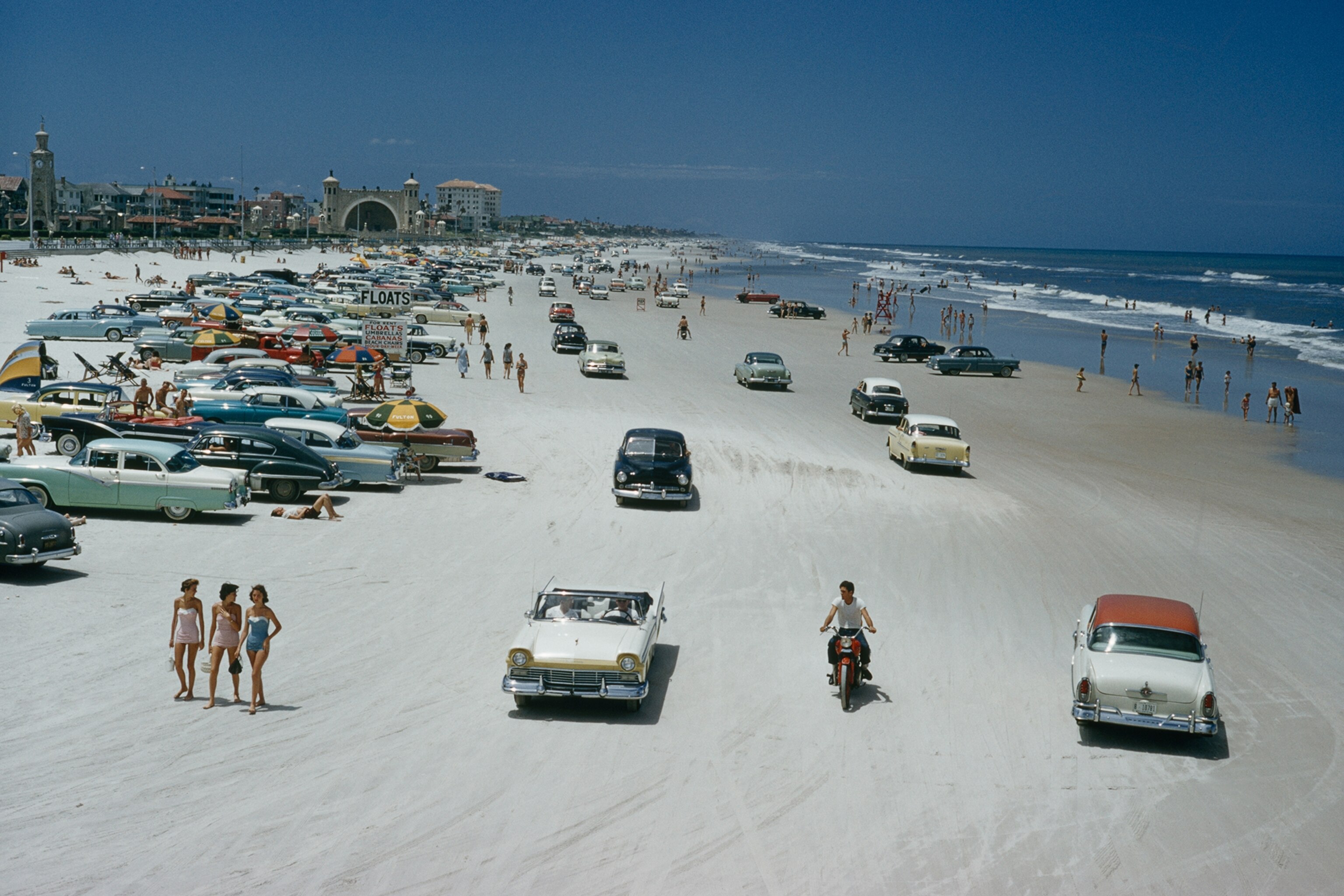 Endless Summer: Pictures of Sunbathing Through the Years