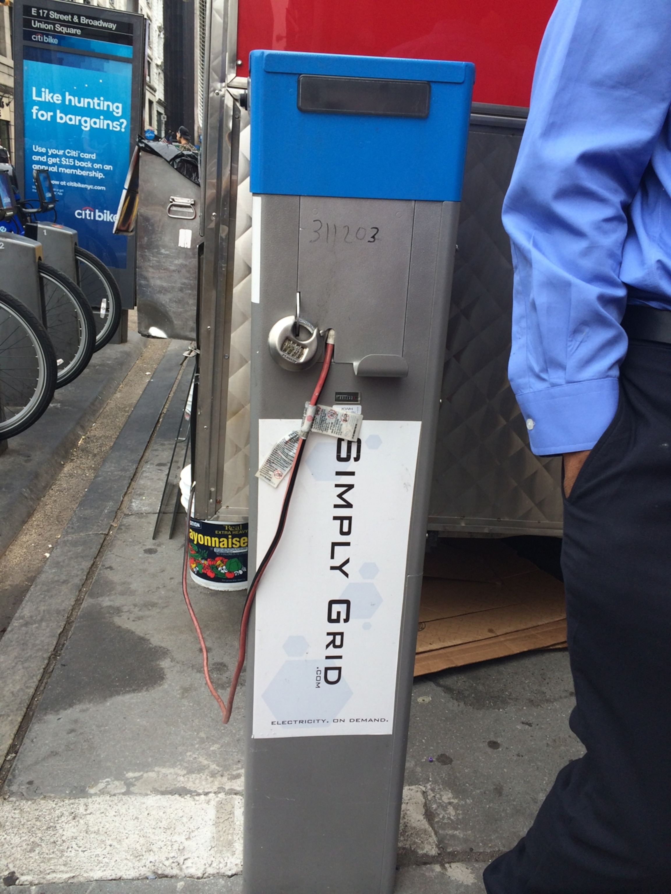 For Street Carts, Is Cleaner Power as Easy as Swap Out, Plug In, Turn ...