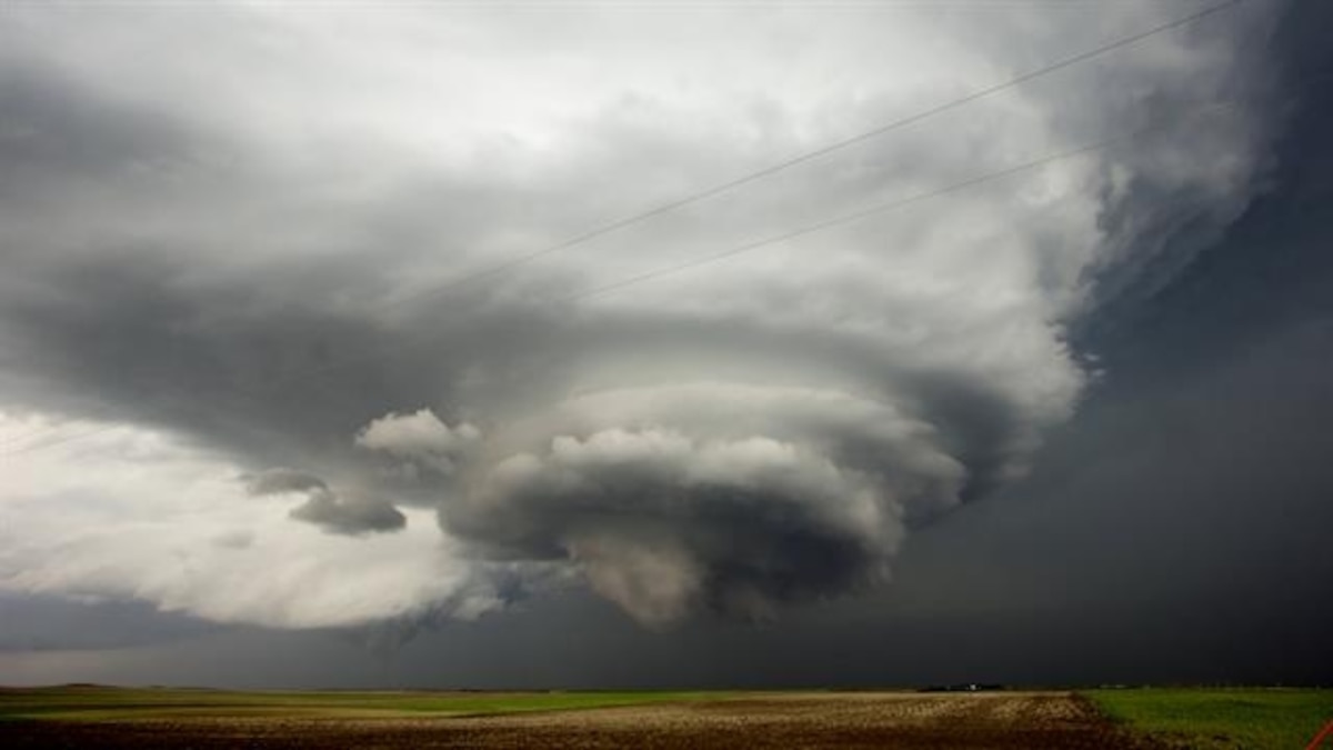 Storm Chaser Video Reveals Devastating Tornadoes | National Geographic