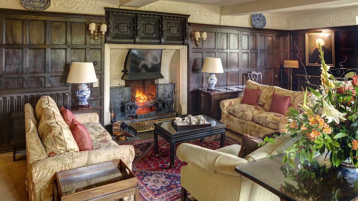 Why this Welsh town is perfect for a quintessential seaside break ...