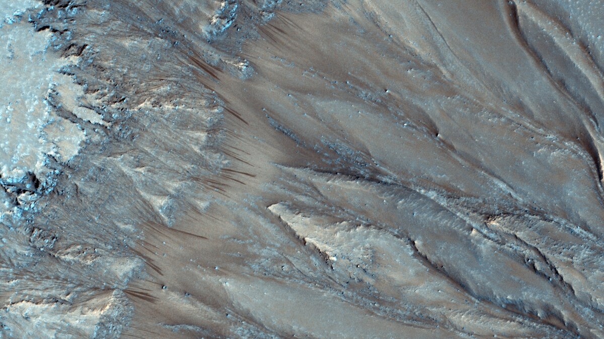 Martian Sand May Be Boiling—Watch the Popping Action | National Geographic