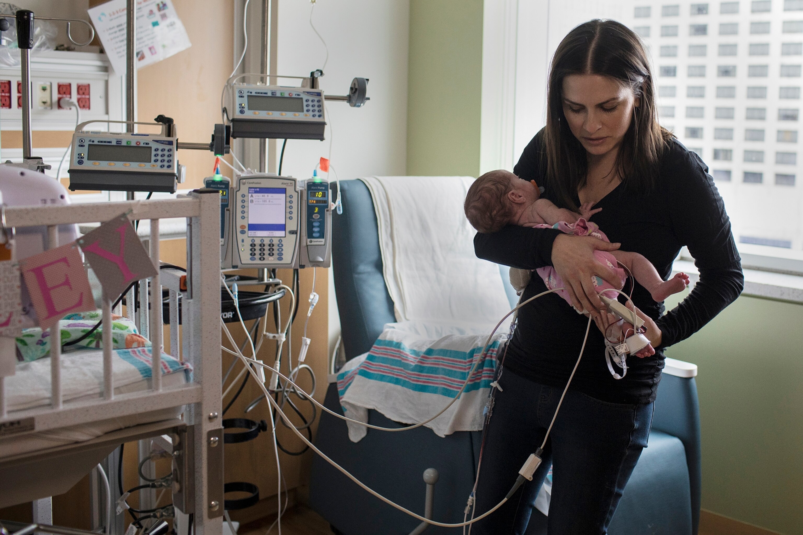 Parents can better cuddle premature babies thanks to new wireless sensors