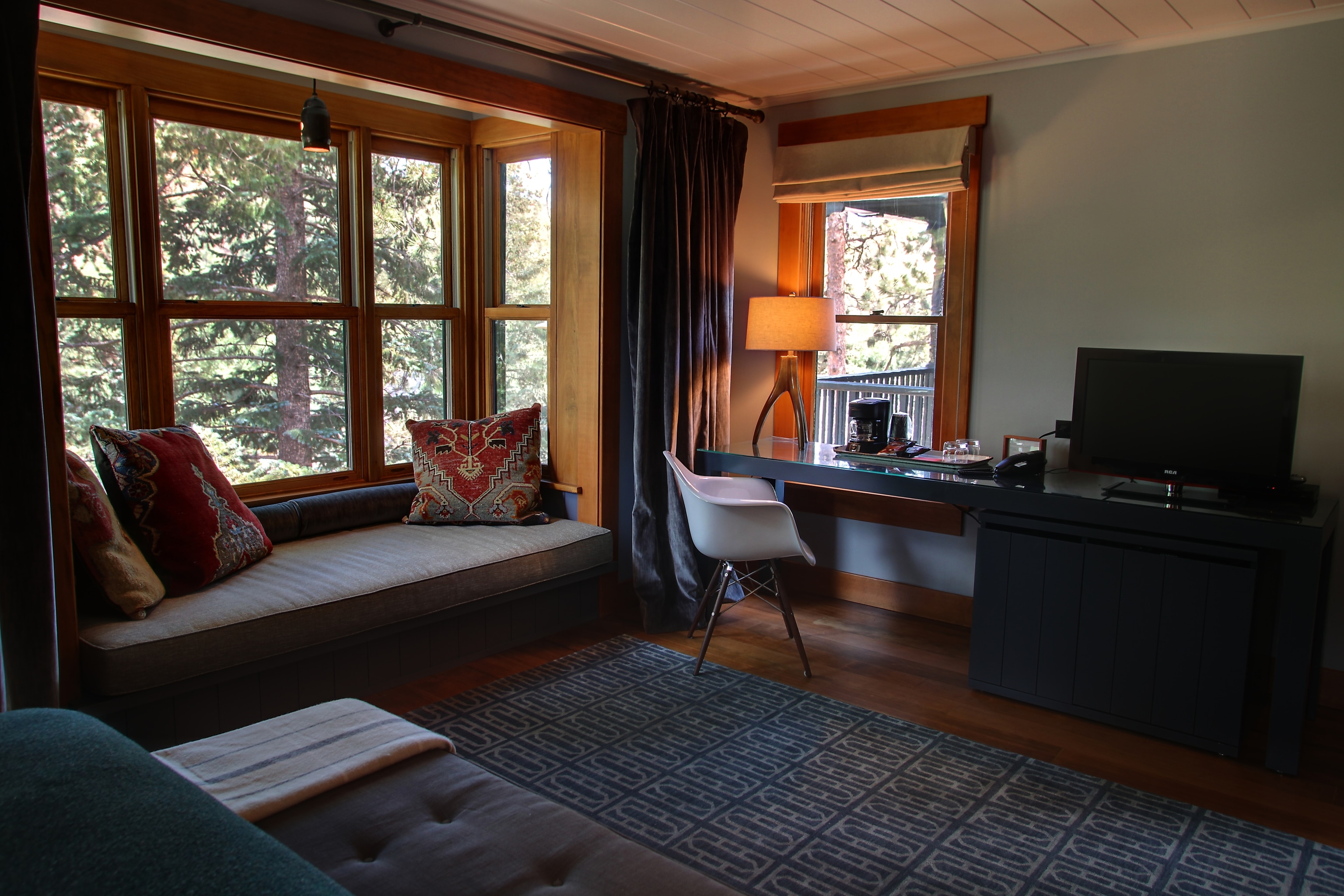 10 historic hotels with amazing views of fall foliage