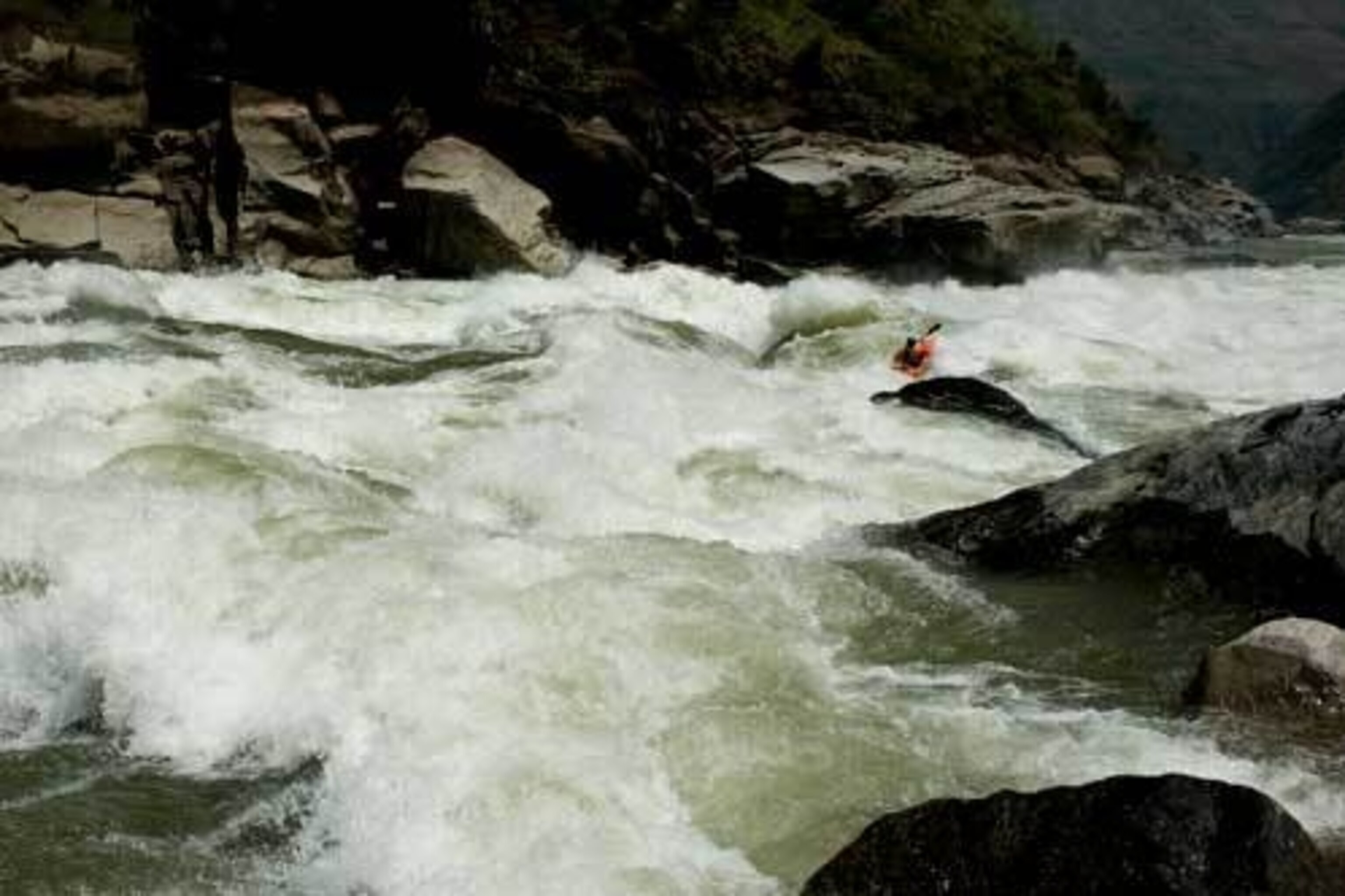 Kayakers Find Big Water on China’s Salween River