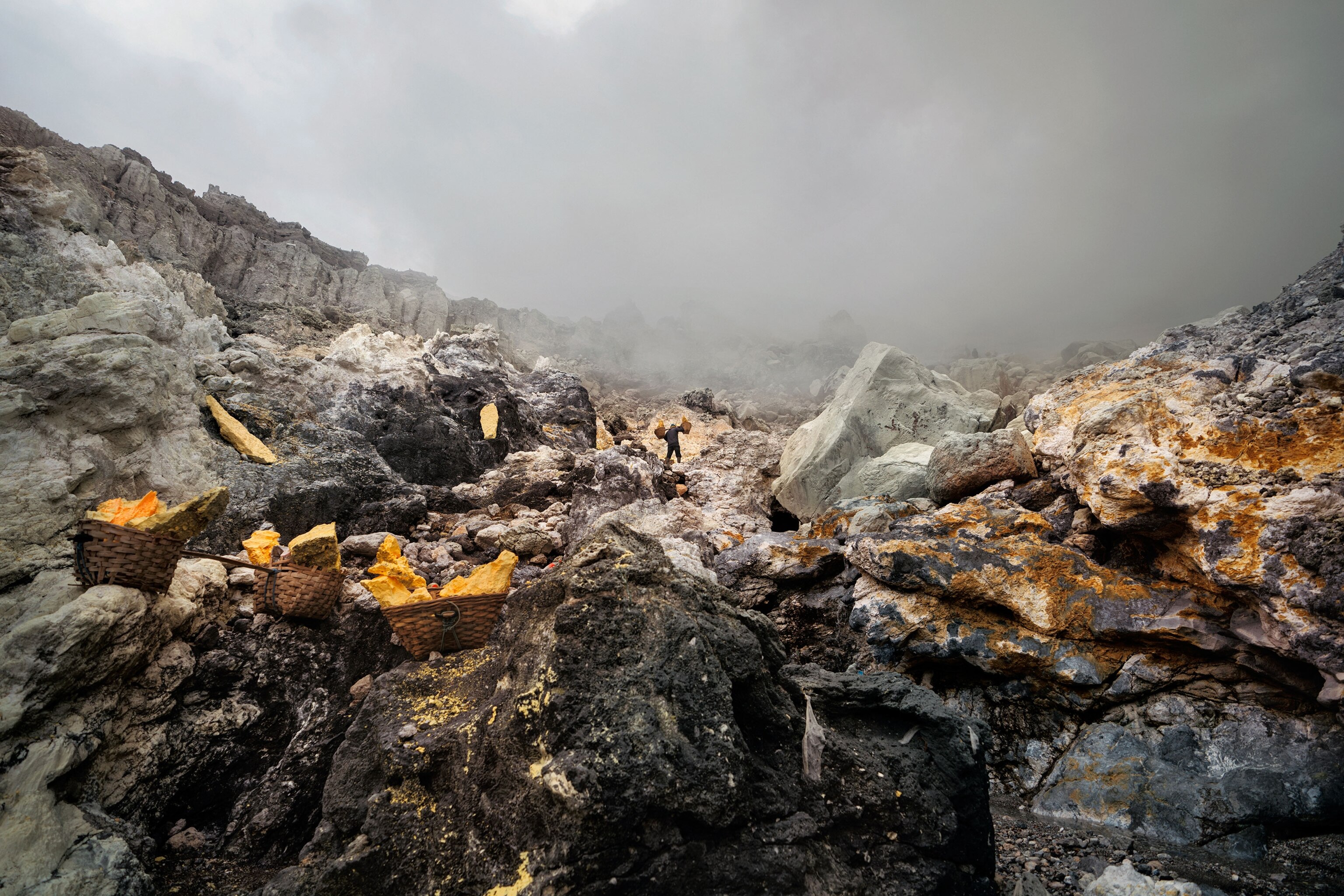 Photographs Show Sulfur Mining Tourism in Mount Ijen Volcano, Indonesia