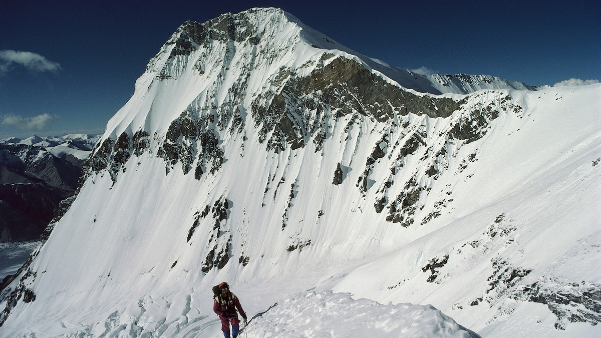 Climbers Continue Up North Side of Everest | National Geographic